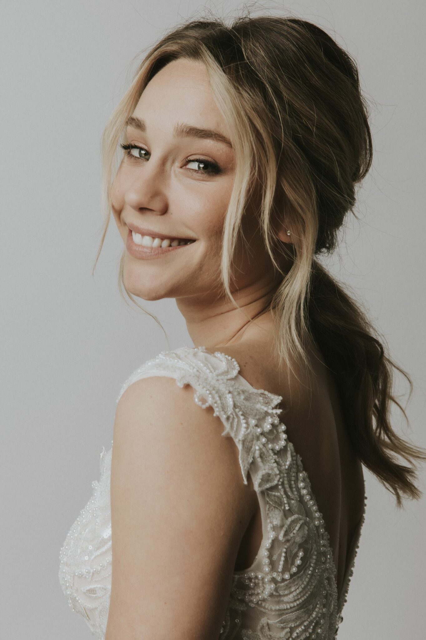 Mariées de Paris : Collection 2023 - Robes de mariée - Albe Editions ...