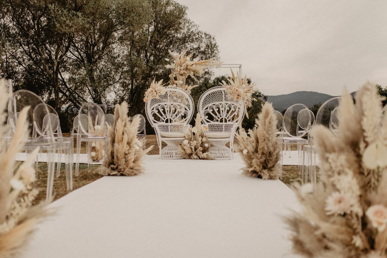 Claire & Hubert : Un mariage en Provence au milieu des oliviers - Albe ...