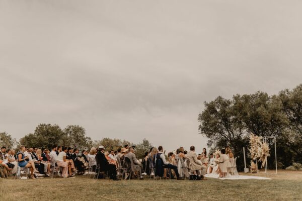Claire & Hubert : Un mariage en Provence au milieu des oliviers - Albe ...