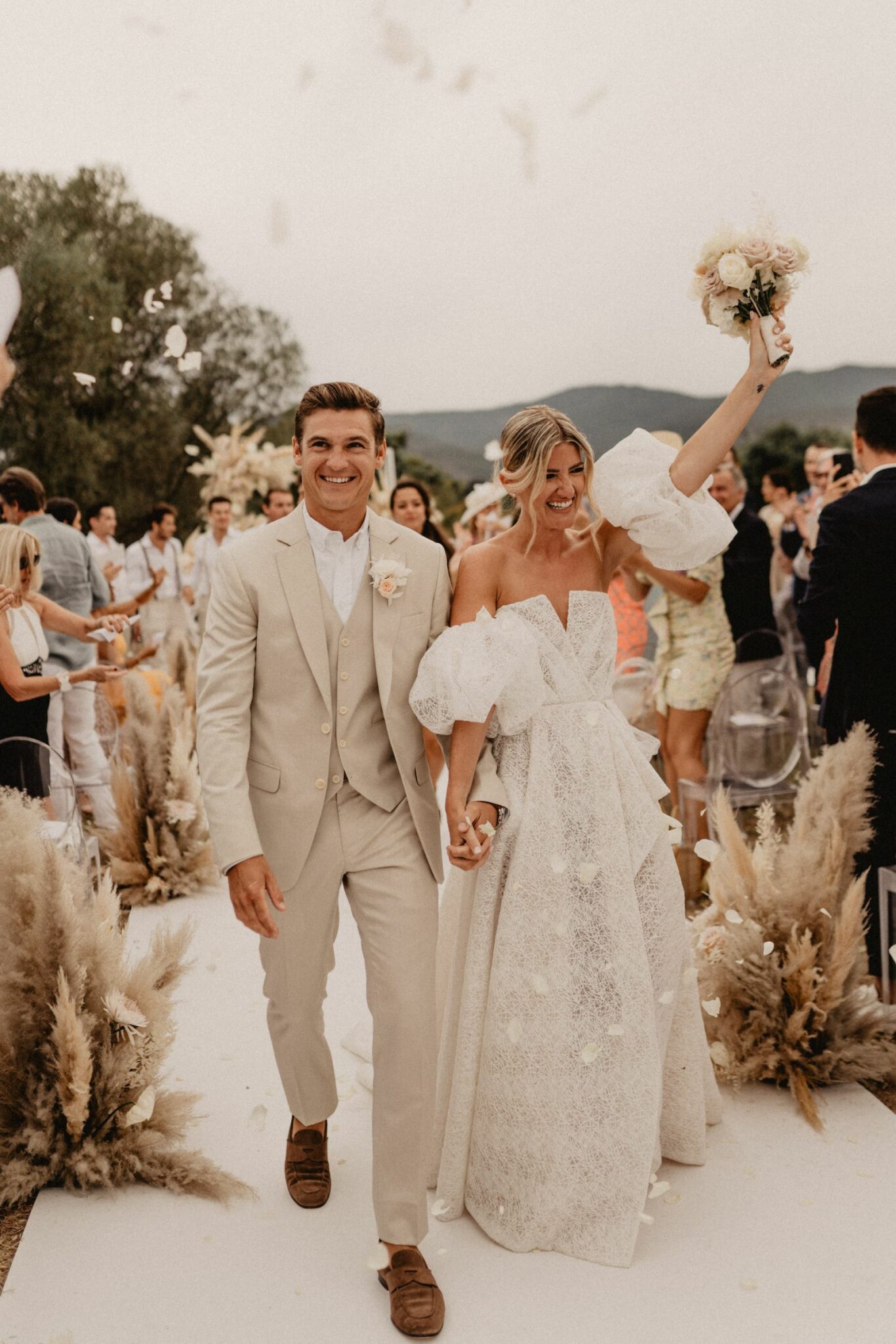 Claire & Hubert : Un mariage en Provence au milieu des oliviers - Albe ...