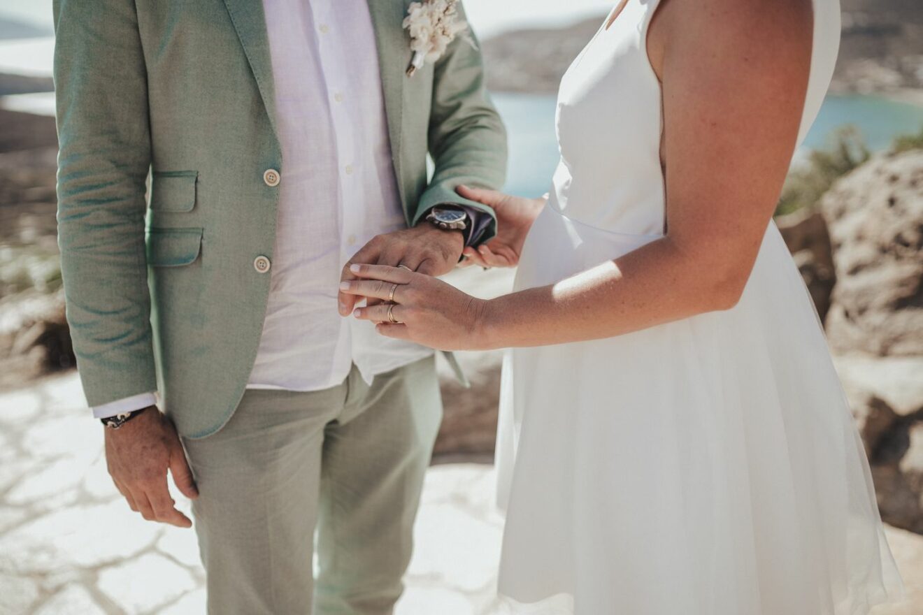 Aurélie & David : Mariage à l'Alma Sunset Bar en Grèce - ALBE Editions